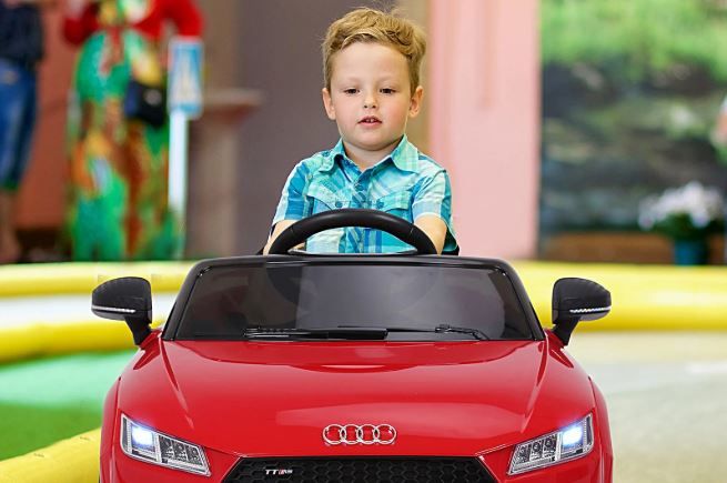 ELEKTRO-AUTOS FÜR KINDER VON AUDI DES 2021